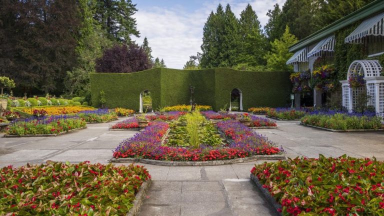 Visiting the Butchart Gardens in Brentwood Bay, British Columbia: Set ...