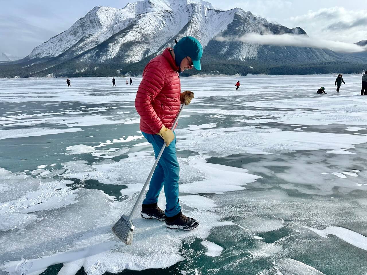 Abraham Lake, Alberta: Wild Ice and Wildlife on the Eastern Slopes of ...